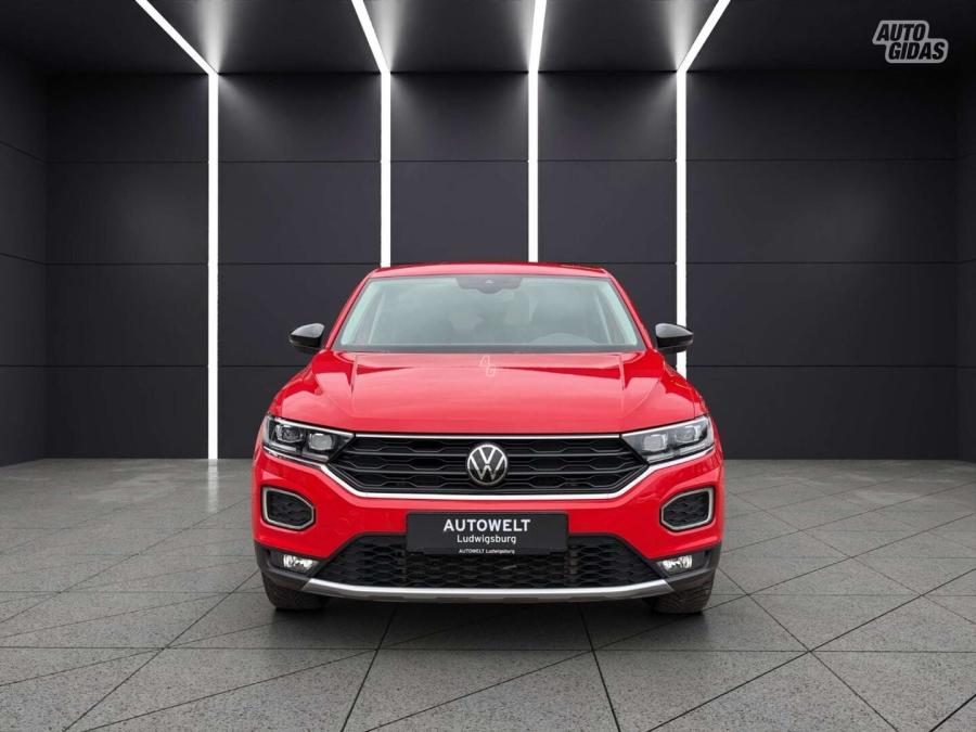 Red Volkswagen T-Roc 2020 in Kaunas, with an engine capacity of 2.00 L and mileage of 45 thousand km for 24436 €, photo 2 on AUTOMOTO.COM.LV