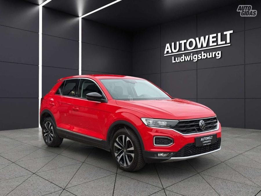Red Volkswagen T-Roc 2020 in Kaunas, with an engine capacity of 2.00 L and mileage of 45 thousand km for 24436 €, photo 3 on AUTOMOTO.COM.LV