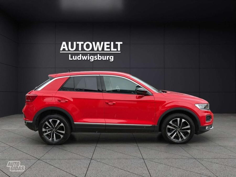 Red Volkswagen T-Roc 2020 in Kaunas, with an engine capacity of 2.00 L and mileage of 45 thousand km for 24436 €, photo 4 on AUTOMOTO.COM.LV