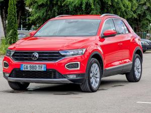 Sarkans Volkswagen T-Roc 2021 Tauragė, ar dzinēja tilpumu 1.50 L un nobraukumu 70 tūkst. km par 17700 €, foto  vietnē AUTOMOTO.COM.LV