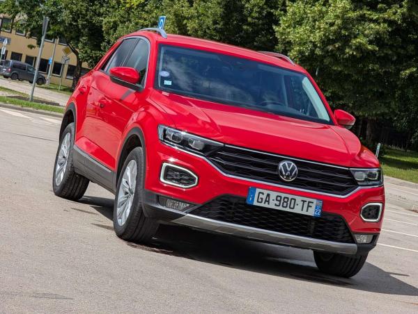 Sarkans Volkswagen T-Roc 2021 Tauragė, ar dzinēja tilpumu 1.50 L un nobraukumu 70 tūkst. km par 17700 €, foto 5 vietnē AUTOMOTO.COM.LV