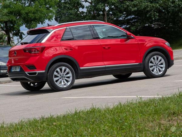 Sarkans Volkswagen T-Roc 2021 Tauragė, ar dzinēja tilpumu 1.50 L un nobraukumu 70 tūkst. km par 17700 €, foto 6 vietnē AUTOMOTO.COM.LV