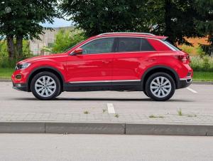 Red Volkswagen T-Roc 2021 in Taurage, with an engine capacity of 1.50 L and mileage of 70 thousand km for 17700 €, photo 10 on AUTOMOTO.COM.LV