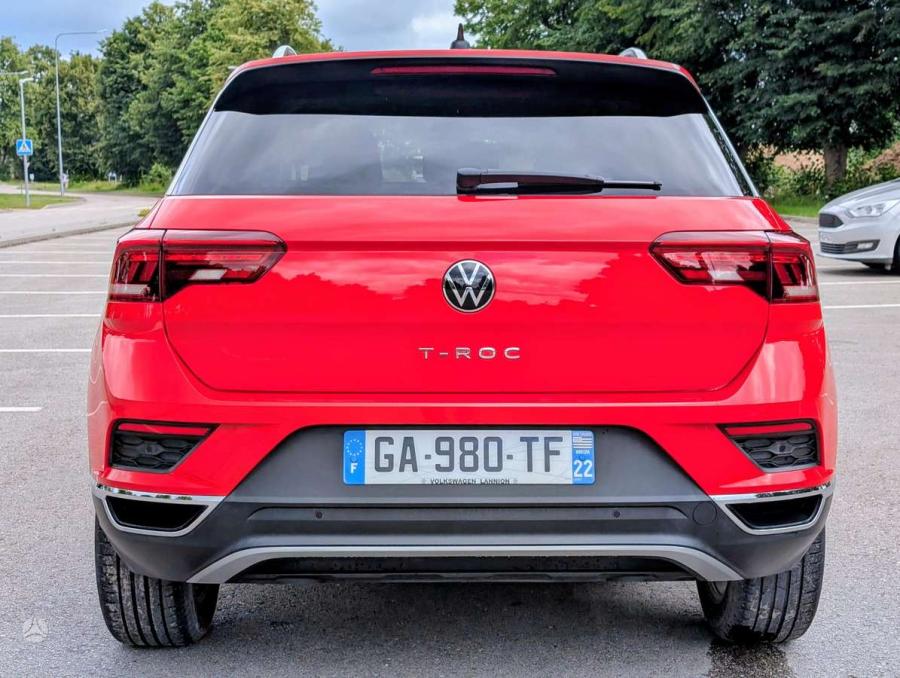 Red Volkswagen T-Roc 2021 in Taurage, with an engine capacity of 1.50 L and mileage of 70 thousand km for 17700 €, photo 12 on AUTOMOTO.COM.LV