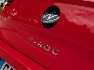 Red Volkswagen T-Roc 2021 in Taurage, with an engine capacity of 1.50 L and mileage of 70 thousand km for 17700 €, photo 14 on AUTOMOTO.COM.LV