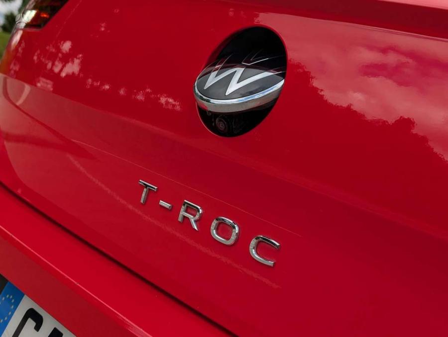 Red Volkswagen T-Roc 2021 in Taurage, with an engine capacity of 1.50 L and mileage of 70 thousand km for 17700 €, photo 14 on AUTOMOTO.COM.LV