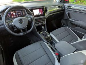 Red Volkswagen T-Roc 2021 in Taurage, with an engine capacity of 1.50 L and mileage of 70 thousand km for 17700 €, photo 19 on AUTOMOTO.COM.LV