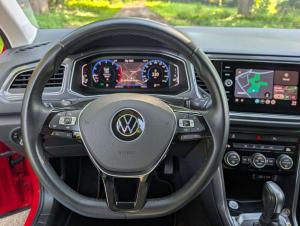Red Volkswagen T-Roc 2021 in Taurage, with an engine capacity of 1.50 L and mileage of 70 thousand km for 17700 €, photo 23 on AUTOMOTO.COM.LV