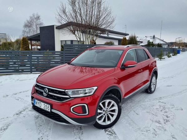 Red Volkswagen T-Roc 2022 in Alytus, with an engine capacity of 1.50 L and mileage of 55 thousand km for 15900 €, photo 1 on AUTOMOTO.COM.LV