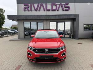 Red Volkswagen T-Roc 2022 in Siauliai, with an engine capacity of 1.50 L and mileage of 200 thousand km for 17990 €, photo  on AUTOMOTO.COM.LV