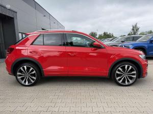 Sarkans Volkswagen T-Roc 2022 Šauļi, ar dzinēja tilpumu 1.50 L un nobraukumu 200 tūkst. km par 17990 €, foto 4 vietnē AUTOMOTO.COM.LV