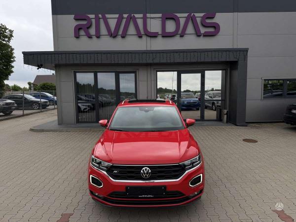 Sarkans Volkswagen T-Roc 2022 Šauļi, ar dzinēja tilpumu 1.50 L un nobraukumu 200 tūkst. km par 17990 €, foto 4 vietnē AUTOMOTO.COM.LV