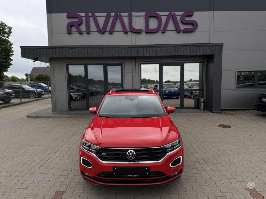 Sarkans Volkswagen T-Roc 2022 Šauļi, ar dzinēja tilpumu 1.50 L un nobraukumu 200 tūkst. km par 17990 €, foto 5 vietnē AUTOMOTO.COM.LV