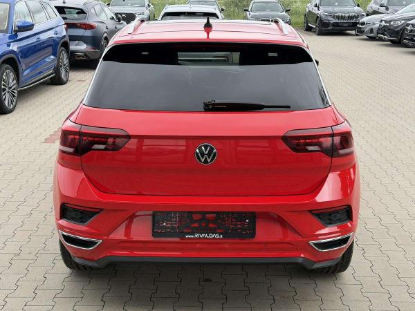 Sarkans Volkswagen T-Roc 2022 Šauļi, ar dzinēja tilpumu 1.50 L un nobraukumu 200 tūkst. km par 17990 €, foto 8 vietnē AUTOMOTO.COM.LV