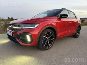 Red Volkswagen T-Roc 2023 in Riga, with an engine capacity of 2.00 L and mileage of 58 thousand km for 26999 €, photo 3 on AUTOMOTO.COM.LV