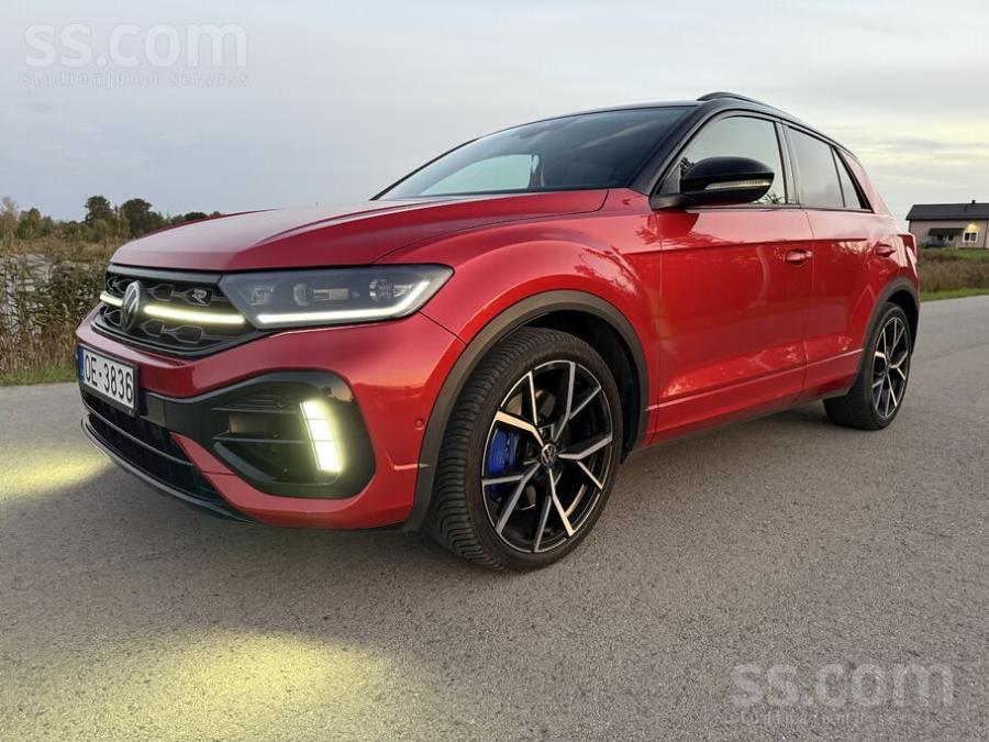 Red Volkswagen T-Roc 2023 in Riga, with an engine capacity of 2.00 L and mileage of 58 thousand km for 26999 €, photo 3 on AUTOMOTO.COM.LV