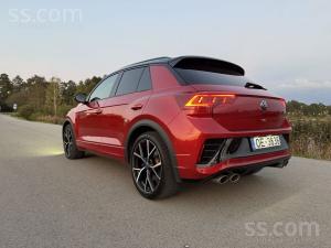 Red Volkswagen T-Roc 2023 in Riga, with an engine capacity of 2.00 L and mileage of 58 thousand km for 26999 €, photo 4 on AUTOMOTO.COM.LV