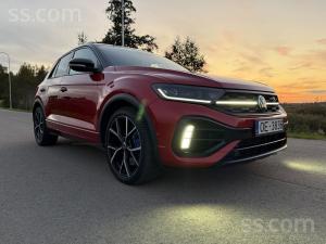 Red Volkswagen T-Roc 2023 in Riga, with an engine capacity of 2.00 L and mileage of 58 thousand km for 26999 €, photo 6 on AUTOMOTO.COM.LV