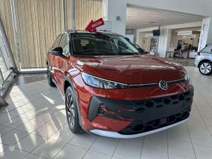Sarkans Volkswagen T-Roc 2026 Šauļi, ar dzinēja tilpumu 1.50 L un nobraukumu 10 tūkst. km par 29700 €, foto  vietnē AUTOMOTO.COM.LV