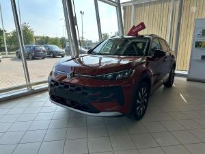 Red Volkswagen T-Roc 2026 in Siauliai, with an engine capacity of 1.50 L and mileage of 10 thousand km for 29700 €, photo 3 on AUTOMOTO.COM.LV