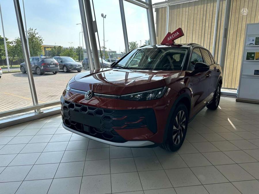Red Volkswagen T-Roc 2026 in Siauliai, with an engine capacity of 1.50 L and mileage of 10 thousand km for 29700 €, photo 3 on AUTOMOTO.COM.LV