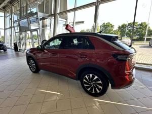 Red Volkswagen T-Roc 2026 in Siauliai, with an engine capacity of 1.50 L and mileage of 10 thousand km for 29700 €, photo 5 on AUTOMOTO.COM.LV