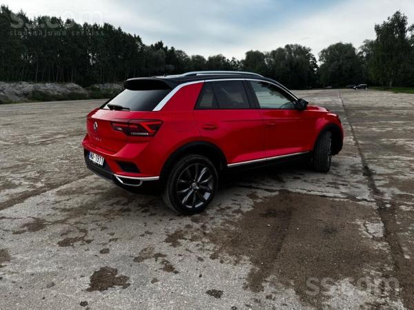 Red Volkswagen T-Roc 2018 in Riga, with an engine capacity of 1.50 L and mileage of 103 thousand km for 18000 €, photo 2 on AUTOMOTO.COM.LV
