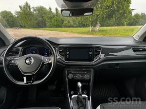 Sarkans Volkswagen T-Roc 2018 Rīga, ar dzinēja tilpumu 1.50 L un nobraukumu 103 tūkst. km par 18000 €, foto 4 vietnē AUTOMOTO.COM.LV