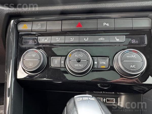 Red Volkswagen T-Roc 2018 in Riga, with an engine capacity of 1.50 L and mileage of 103 thousand km for 18000 €, photo 5 on AUTOMOTO.COM.LV