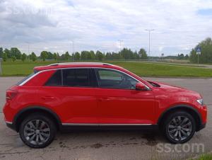 Red Volkswagen T-Roc 2018 in Ogre, with an engine capacity of 1.50 L and mileage of 134 thousand km for 14500 €, photo 8 on AUTOMOTO.COM.LV