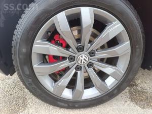 Red Volkswagen T-Roc 2018 in Ogre, with an engine capacity of 1.50 L and mileage of 134 thousand km for 14500 €, photo 9 on AUTOMOTO.COM.LV