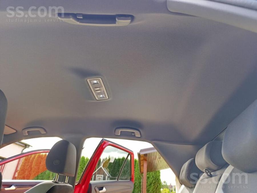 Red Volkswagen T-Roc 2018 in Ogre, with an engine capacity of 1.50 L and mileage of 134 thousand km for 14500 €, photo 15 on AUTOMOTO.COM.LV