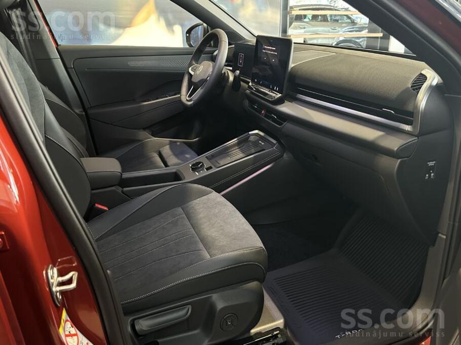 Sarkans Volkswagen T-Roc 2026 Valmiera, ar dzinēja tilpumu 1.50 L un nobraukumu 10 tūkst. km par 36580 €, foto 9 vietnē AUTOMOTO.COM.LV
