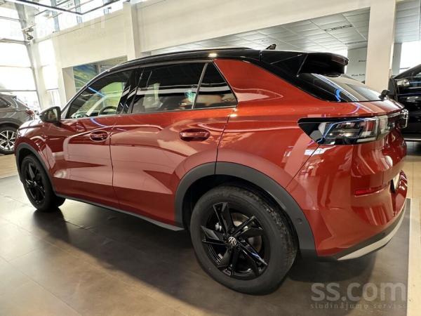 Sarkans Volkswagen T-Roc 2026 Valmiera, ar dzinēja tilpumu 1.50 L un nobraukumu 10 tūkst. km par 34680 €, foto 4 vietnē AUTOMOTO.COM.LV