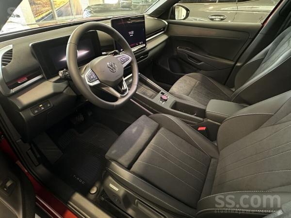 Sarkans Volkswagen T-Roc 2026 Valmiera, ar dzinēja tilpumu 1.50 L un nobraukumu 10 tūkst. km par 34680 €, foto 8 vietnē AUTOMOTO.COM.LV