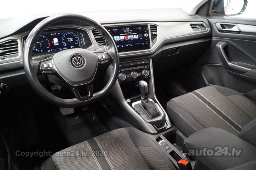 Sarkans Volkswagen T-Roc 2021 Tallina, ar dzinēja tilpumu 1.50 L un nobraukumu 29 tūkst. km par 22900 €, foto 4 vietnē AUTOMOTO.COM.LV