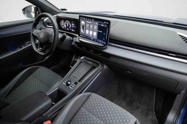 Volkswagen T-Roc 2026 Peetri, ar dzinēja tilpumu 1.50 L un nobraukumu 3 tūkst. km par 36900 €, foto 8 vietnē AUTOMOTO.COM.LV