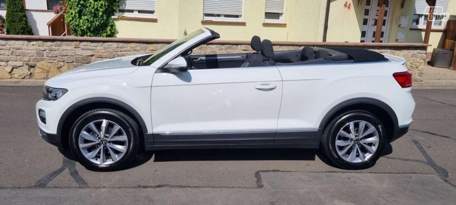White Volkswagen T-Roc 2021 in Kaunas, with an engine capacity of 1.50 L and mileage of 28 thousand km for 25480 €, photo 2 on AUTOMOTO.COM.LV