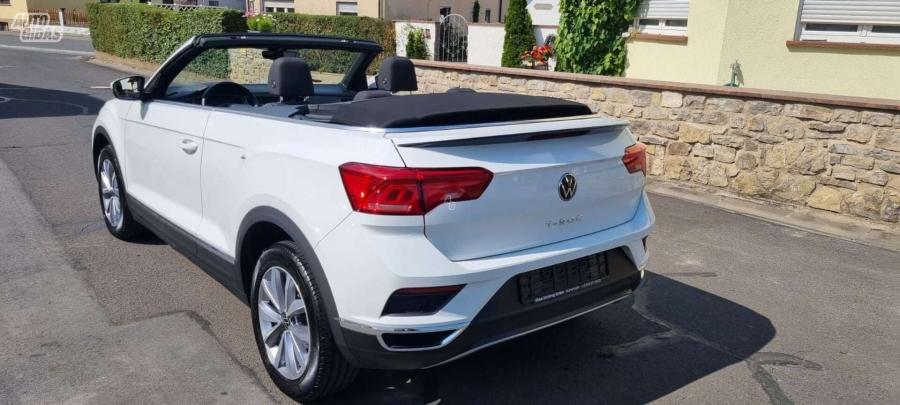 White Volkswagen T-Roc 2021 in Kaunas, with an engine capacity of 1.50 L and mileage of 28 thousand km for 25480 €, photo 3 on AUTOMOTO.COM.LV