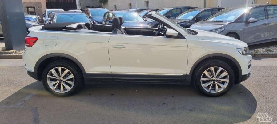 White Volkswagen T-Roc 2021 in Kaunas, with an engine capacity of 1.50 L and mileage of 28 thousand km for 25480 €, photo 6 on AUTOMOTO.COM.LV