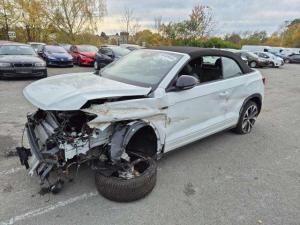 White Volkswagen T-Roc 2024 in Vilnius, with an engine capacity of 1.50 L and mileage of 4 thousand km for 9850 €, photo 2 on AUTOMOTO.COM.LV
