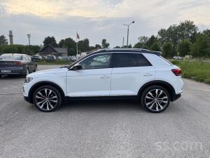 Balts Volkswagen T-Roc 2018 Ogre, ar dzinēja tilpumu 2.00 L un nobraukumu 20 tūkst. km par 28700 €, foto 4 vietnē AUTOMOTO.COM.LV