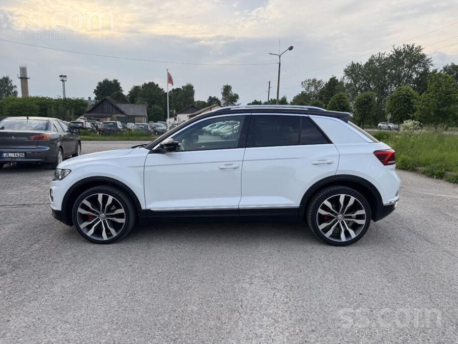Balts Volkswagen T-Roc 2018 Ogre, ar dzinēja tilpumu 2.00 L un nobraukumu 20 tūkst. km par 28700 €, foto 4 vietnē AUTOMOTO.COM.LV