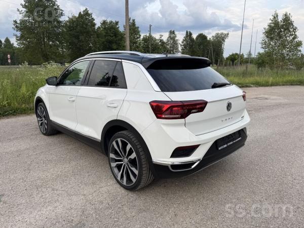 Balts Volkswagen T-Roc 2018 Ogre, ar dzinēja tilpumu 2.00 L un nobraukumu 20 tūkst. km par 16800 €, foto 5 vietnē AUTOMOTO.COM.LV