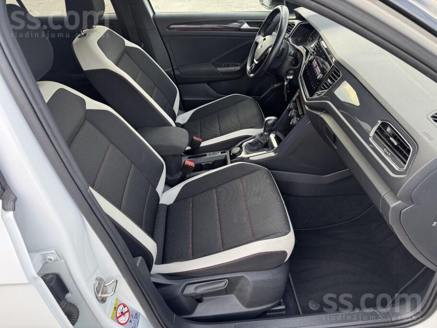 Balts Volkswagen T-Roc 2018 Ogre, ar dzinēja tilpumu 2.00 L un nobraukumu 20 tūkst. km par 28700 €, foto 16 vietnē AUTOMOTO.COM.LV