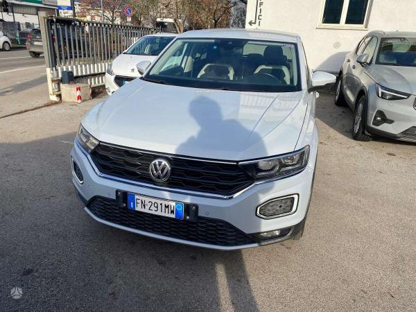 White Volkswagen T-Roc 2018 in Kaunas, with an engine capacity of 1.97 L and mileage of 148 thousand km for 14300 €, photo 4 on AUTOMOTO.COM.LV