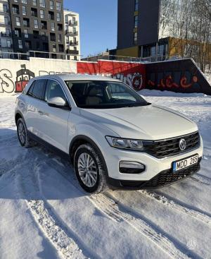 Balts Volkswagen T-Roc 2018 Viļņa, ar dzinēja tilpumu 1.00 L un nobraukumu 113 tūkst. km par 12000 €, foto  vietnē AUTOMOTO.COM.LV