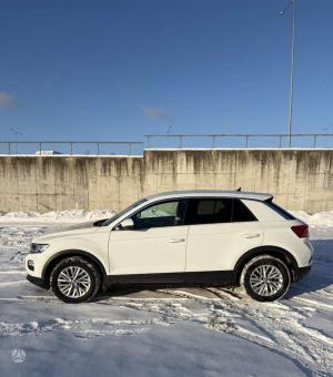 Balts Volkswagen T-Roc 2018 Viļņa, ar dzinēja tilpumu 1.00 L un nobraukumu 113 tūkst. km par 12000 €, foto 2 vietnē AUTOMOTO.COM.LV