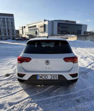 Balts Volkswagen T-Roc 2018 Viļņa, ar dzinēja tilpumu 1.00 L un nobraukumu 113 tūkst. km par 12000 €, foto 4 vietnē AUTOMOTO.COM.LV