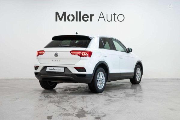 White Volkswagen T-Roc 2018 in Vilnius, with an engine capacity of 1.00 L and mileage of 113 thousand km for 13000 €, photo 3 on AUTOMOTO.COM.LV